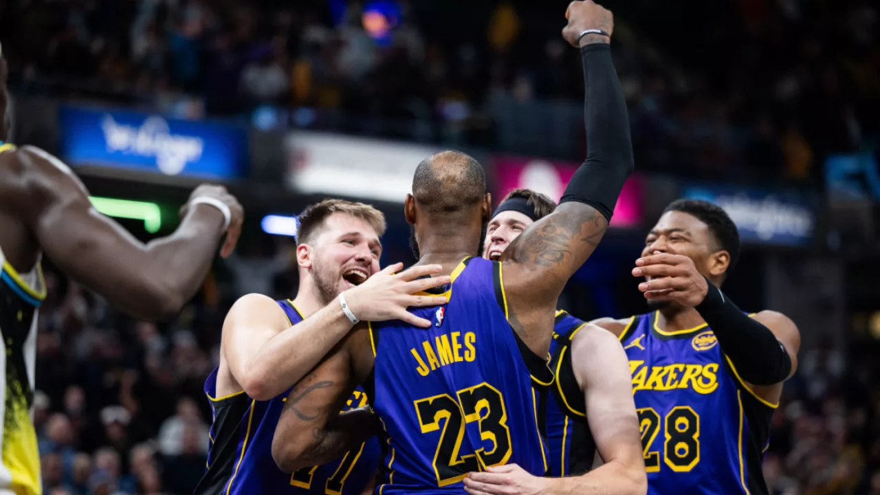LeBron James sauve les Lakers au buzzer à Indiana