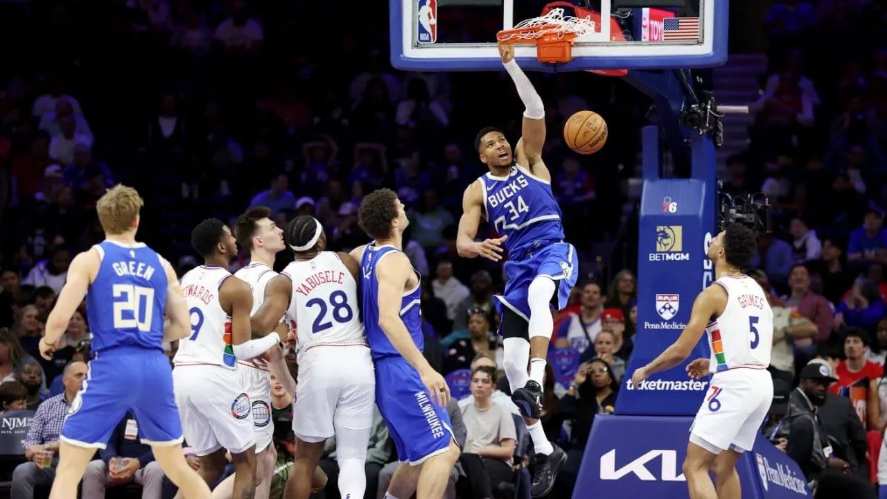 Giannis historique, les Bucks domptent les Sixers